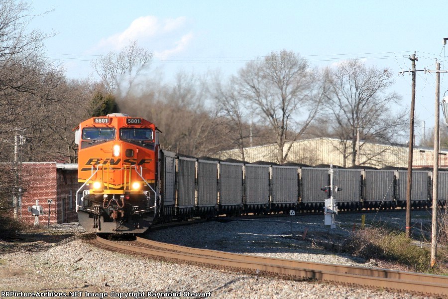 BNSF 5801on the point of NS 735